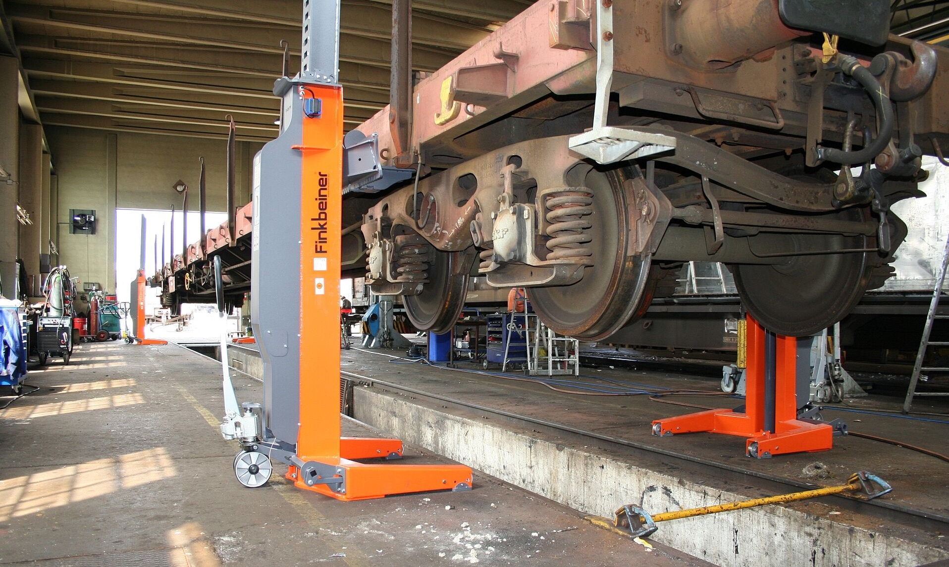 Colonne de levage pour véhicule ferroviaire | Devis