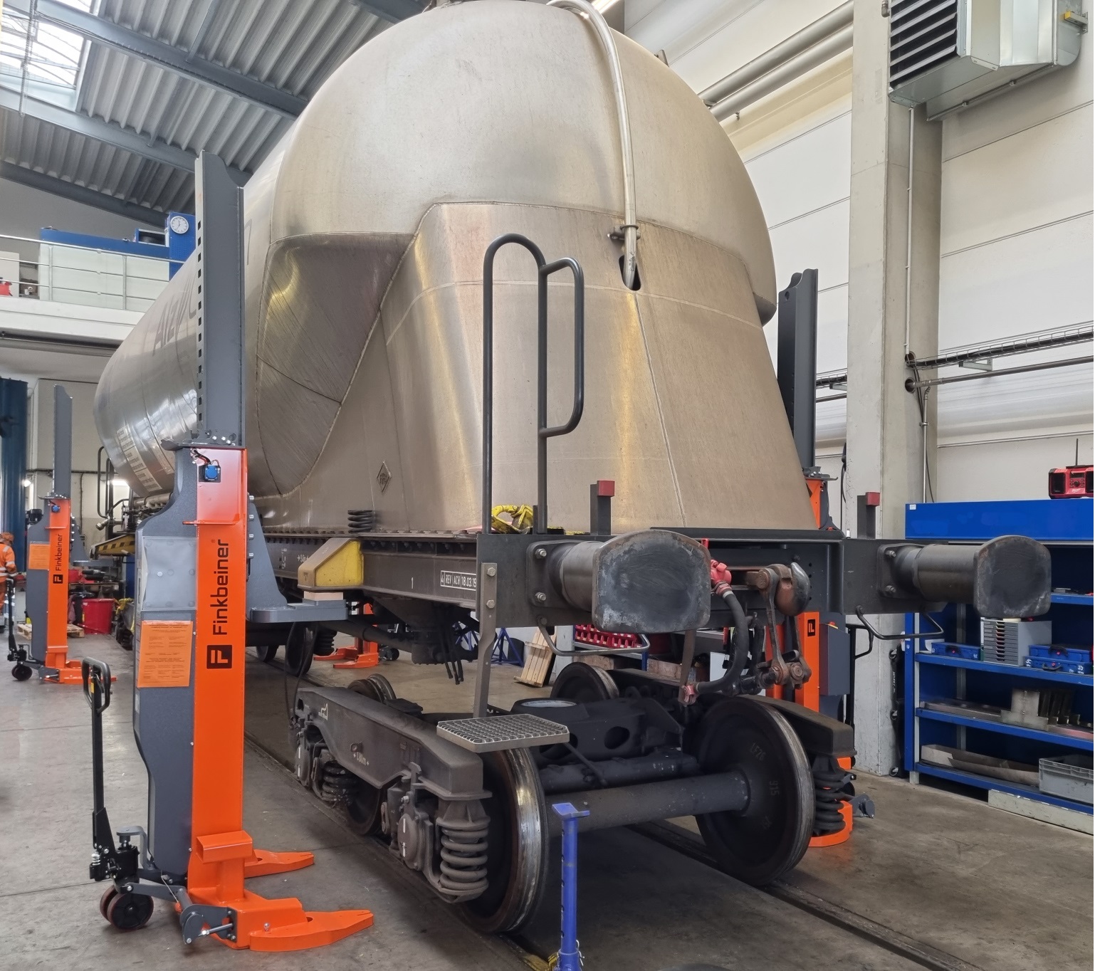 Colonne de levage pour véhicule ferroviaire | Devis